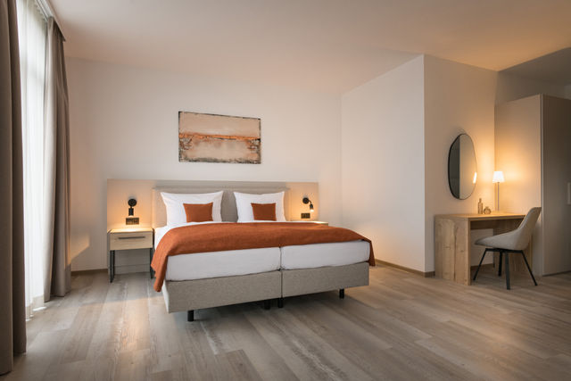 Room - Image 1 of 3